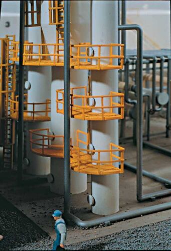 933-3705 - United Petroleum Refinery Kit (HO Scale) – Australian Modeller