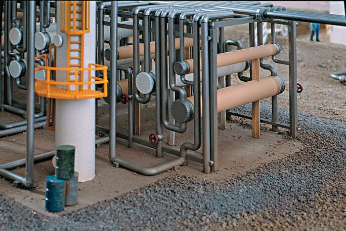 933-3705 - United Petroleum Refinery Kit (HO Scale) – Australian Modeller