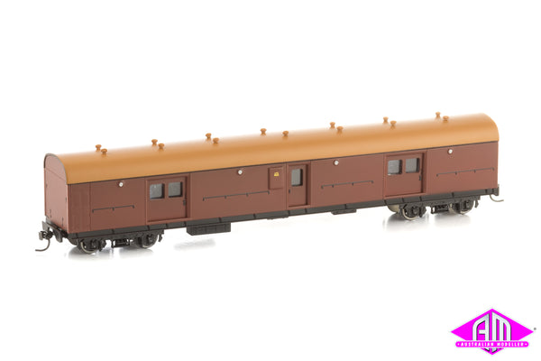 LHO Passenger Brake Van 1613 Tuscan with Navy Roof – Australian Modeller